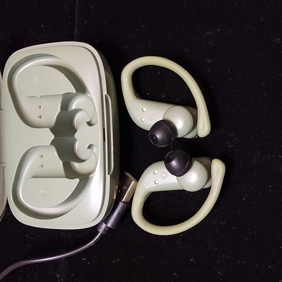 bass jaxx | Headphones | Bass Jaxx Agility Bluetooth Earbuds | Poshmark